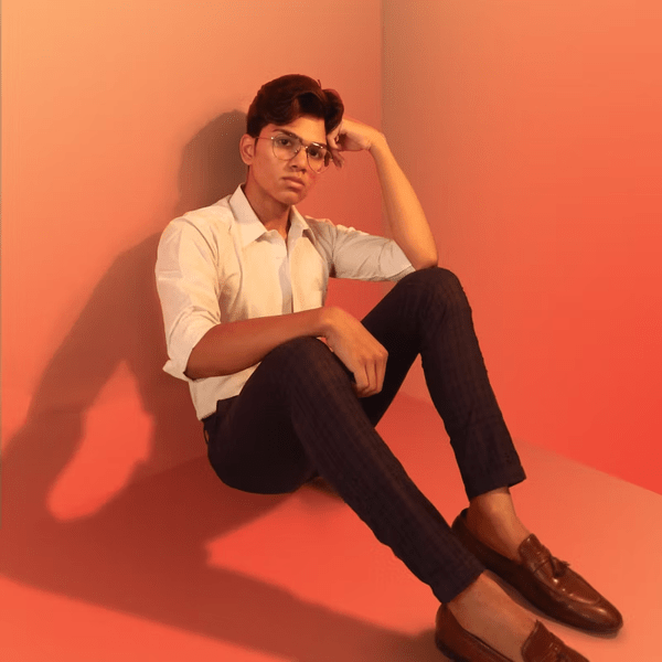 20+ Best Stylish Male Model Poses and Ideas for 2024